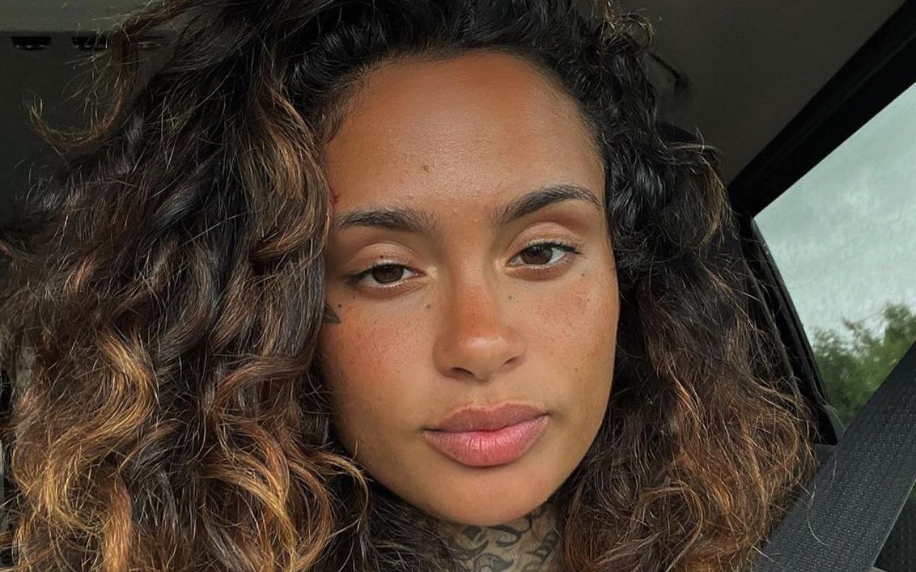 Kehlani encerra show após fãs passarem mal: 'Não consigo' - Tangerina