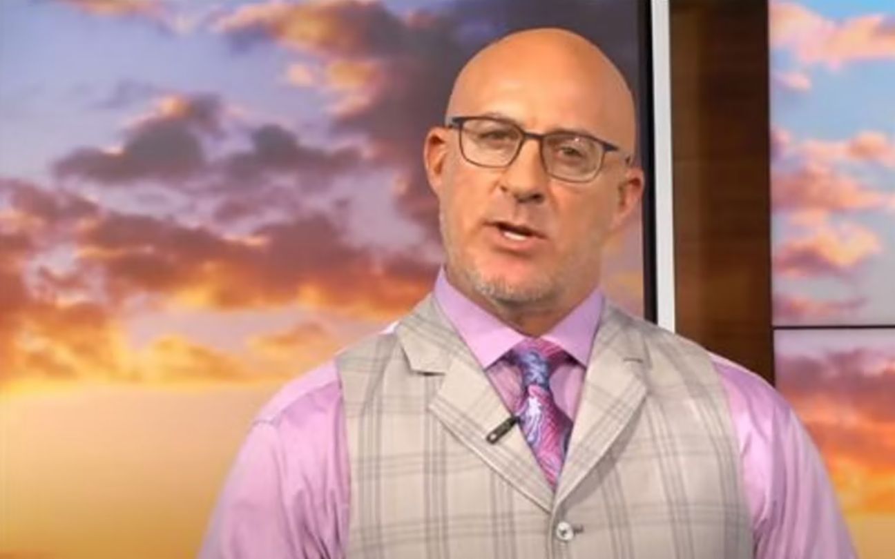 Furacão Ian: Meteorologista é atingido por galho e quase voa ao vivo ...