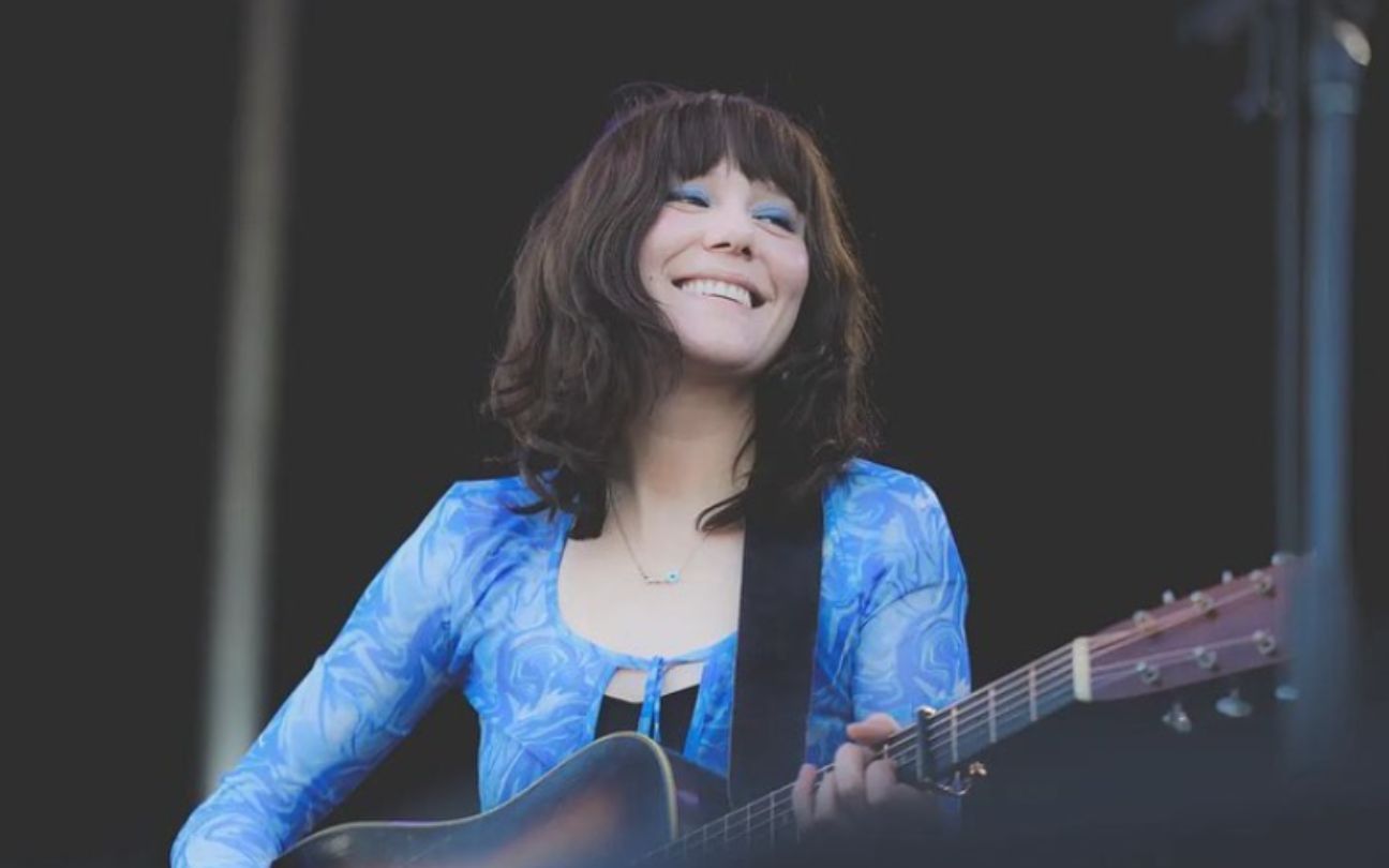 Rival de Anitta no Grammy, Molly Tuttle fez história como guitarrista ...