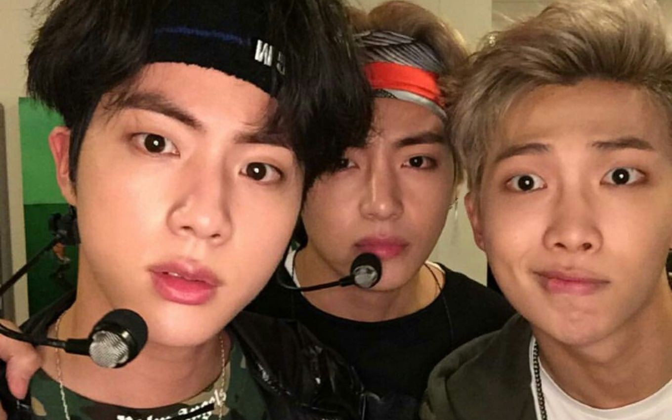 RM e V: Quais membros do BTS foram à cerimônia de alistamento? - Tangerina